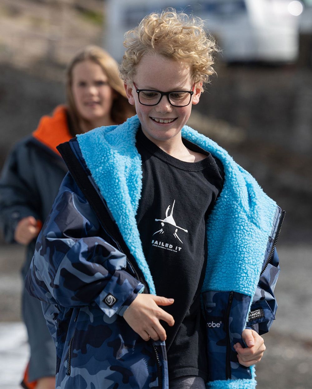 Blue Camo Blue Long Sleeve Kids Changing Robe | Dryrobe® – Dryrobe® Europe